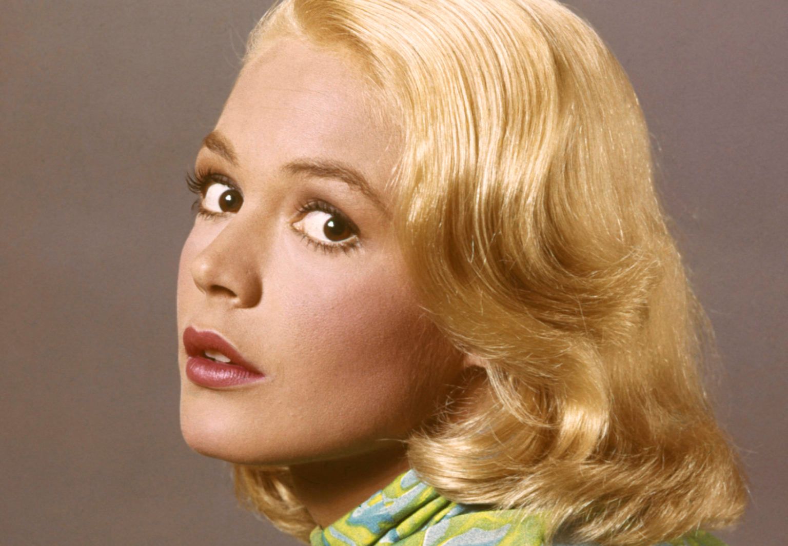 Tragic Facts About Sandra Dee, Hollywood’s Darkest Ingenue