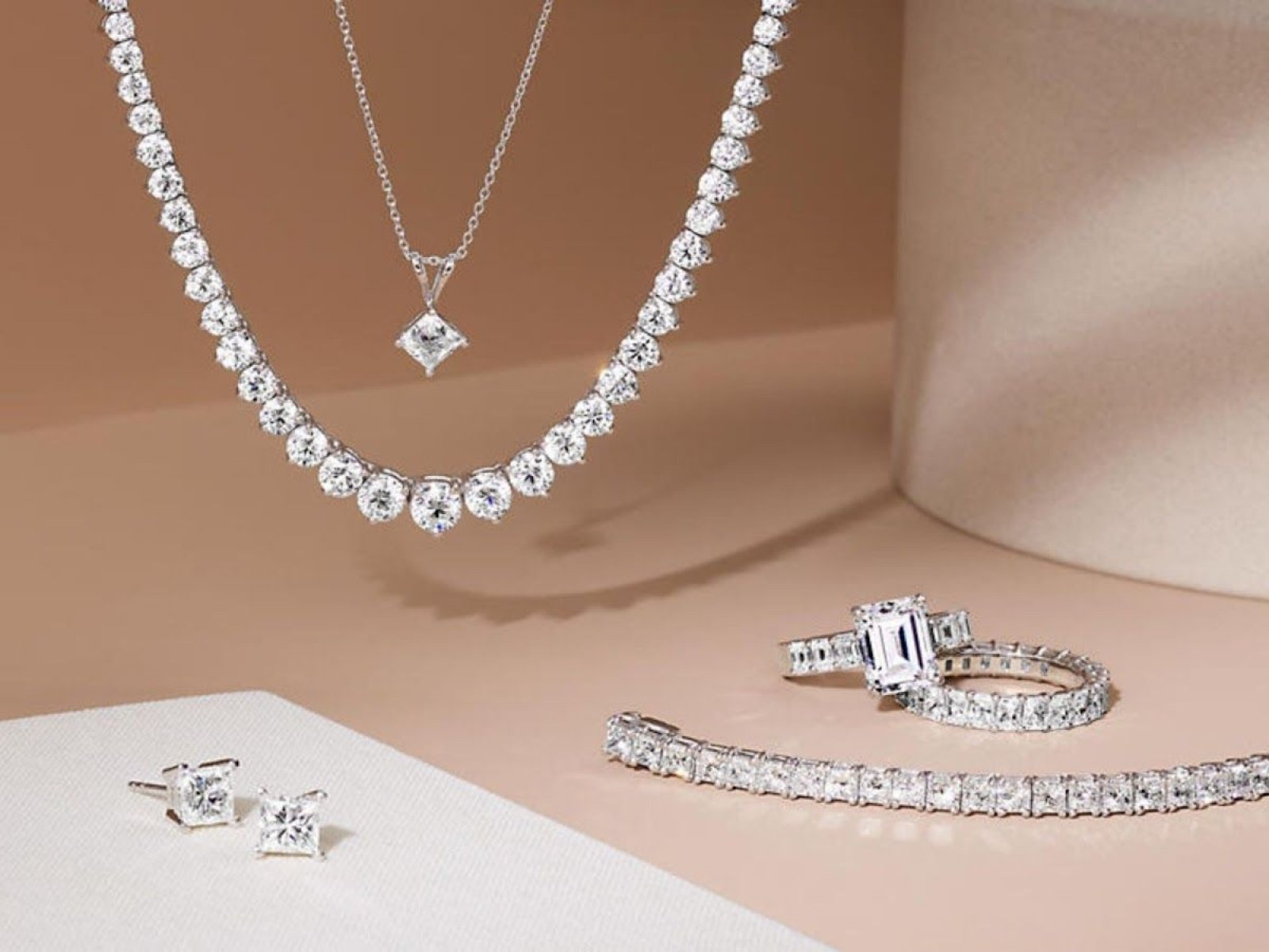 Classic Jewelry Pieces Every Fashionista Needs