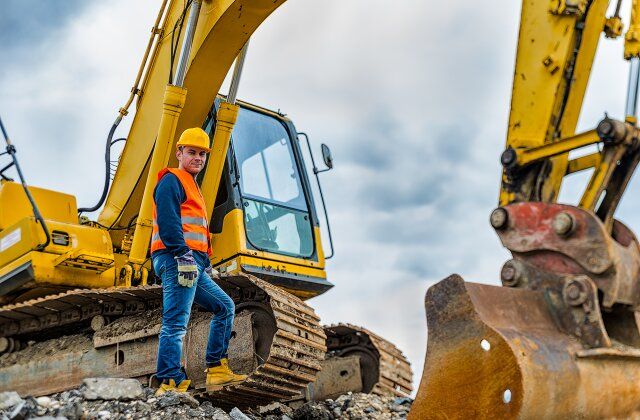 Trabajos de Excavadora con un Salario Promedio de $300 al Día ...